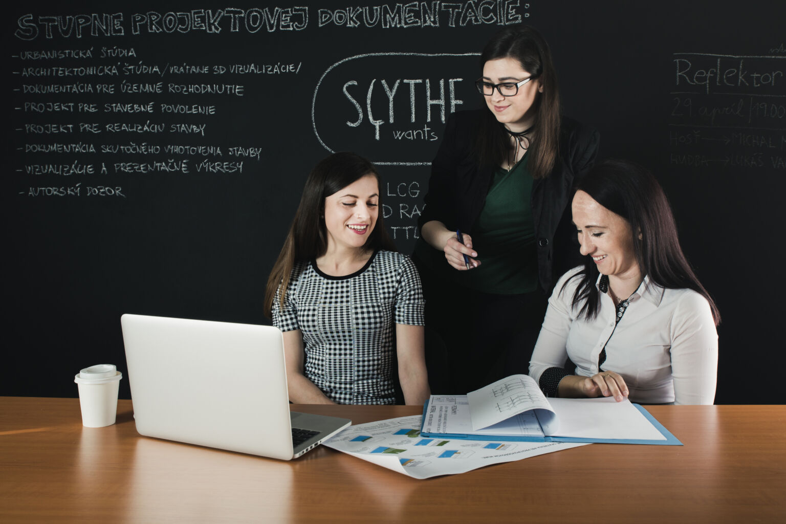 What Is the Best Way to Progress from Beginner to Advanced English?